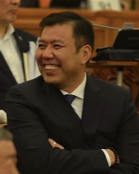 The ЮҮХҮҮ On Twitter Rt Amarsanaa Нөхөр гутлаа тайлж эхнэртээ өмсгөдөг мода дэлгэрч байгаа