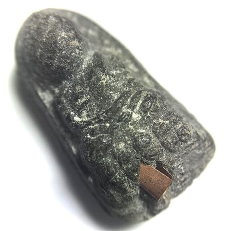 หลวงปู่ทวดเนื้อว่าน พิมพ์พระรอดจิ๋ว ฝังตะกรุดทองแดง อาจารย์นอง วัดทรายขาว ปัตตานี ปี 14