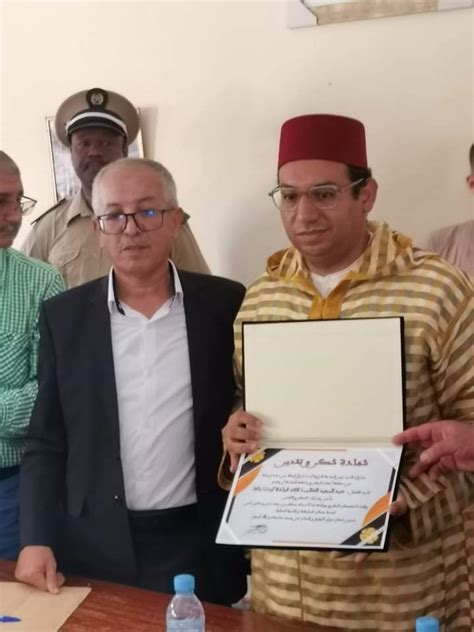 جماعة ايت امزال تودع السيد عبد المجيد الغالب قائد قيادة ايت باها بالورود وبكلمات التناء والعرفان