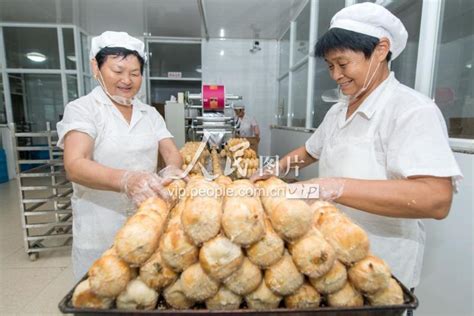浙江长兴中秋月饼生产忙 人民图片网