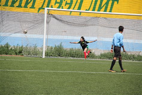 Гурван баг ижил оноотойгоор лигийг тэргүүлж байна