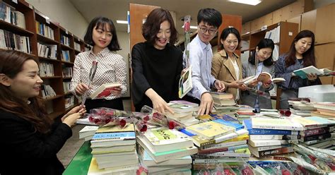 광주 북구 책 빌리는 당신에게 장미꽃을