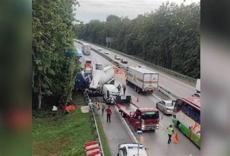 2 Cedera Kemalangan Van Treler Di Bidor Trafik Lebuh Raya Sesak 13 Km Astro Awani