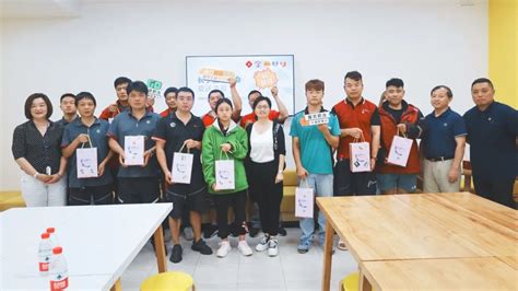 上海市长宁区人民政府 首页要闻 长宁区总工会推出为户外职工“拭汗水、送清凉”关爱行动