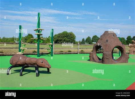 Le Jardin Secret Une Aire De Jeux Accessible Conçue Pour Inclure Des