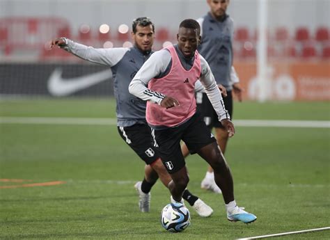 Selección Peruana Futbolistas Continúan Preparación Para El Partido