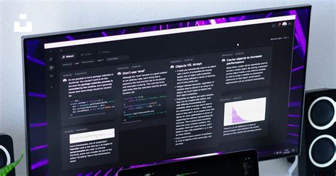 검은 색과 은색 노트북 컴퓨터 옆에 검은 색 평면 스크린 컴퓨터 모니터 사진 Unsplash의 무료 컴퓨터 이미지