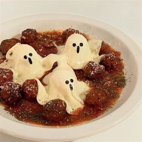 소금구이 On Instagram 할로윈 미트볼 ̈ 미트볼에 빠진 무시무시한 치즈유령👻 토마토 소스로 만든 미트볼 색감때문에 지옥의 불구덩이에 빠진 유령같죠ㅋㅋ