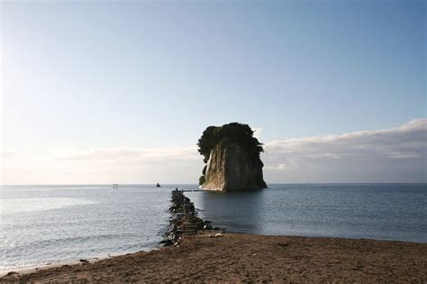 能登半島の軍艦島 見附島 JAPAN WEB MAGAZINE