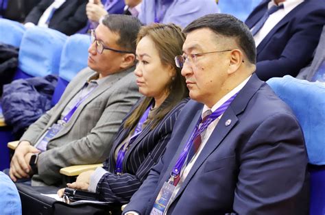 Автотээврийн Автотээвэр 100 эрдэм шинжилгээний бага хурал болж