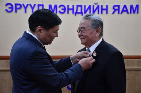 Монгол Улсын хүний гавьяат эмч Д Дамдин