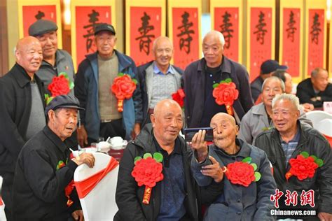 迎“重阳”河北百位耄耋老人乐享“百叟宴”