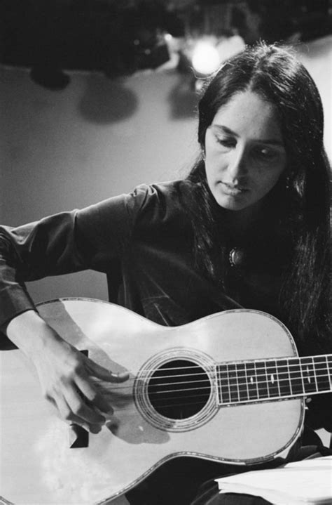 30 Fascinating Black And White Photos Of A Young Joan Baez In The 1960s
