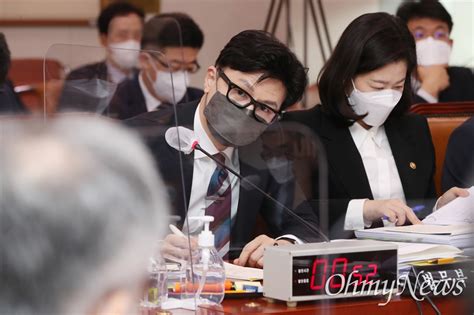 한동훈 법무부 장관이 6일 국회에서 열린 법제사법위원회 오마이포토