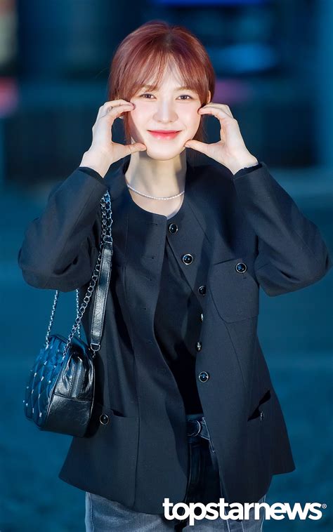 [hd포토] 레드벨벳 웬디 호빵의 계절이 다가오고 있다 웬디의 영스트리트 출근길 네이트 연예