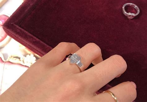 깔끔한 실버 하트 디자인에 구찌 로고 콕 박혀 절친이랑 끼기 딱 좋은 하트 링 네이버 포스트