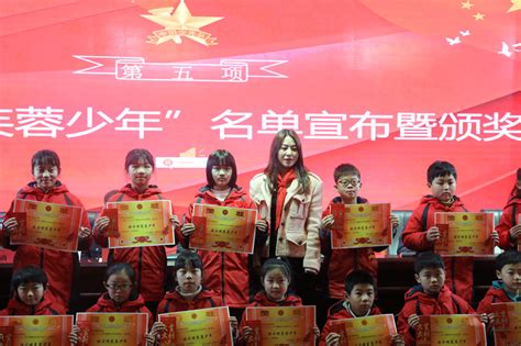 安化县第一芙蓉学校：新学期，120名芙蓉学子接受紫薇谷奖教金奖励