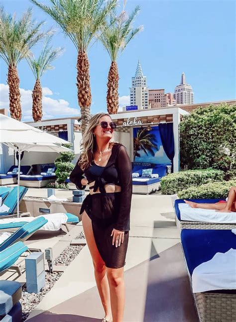 18 Chic Vegas Pool Party Outfits For Next Level Aesthetic