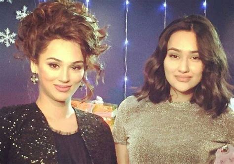 Сестра лишенной лицензии Шахло Ахмедовой раскритиковала ее за откровенный клип видео