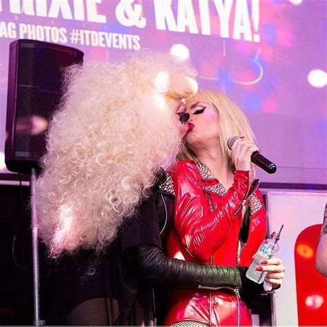 Trixya Rupaul Drag Queen Trixie And Katya Drag Queen