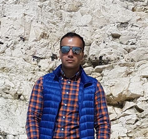 farhad malik medium