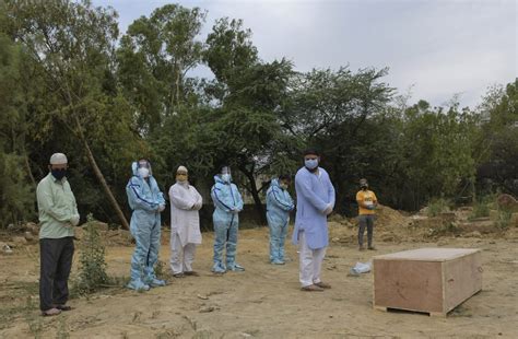 Covid 19 Silence Coupable Du Monde Face Aux Décès Qui Saccumulent En