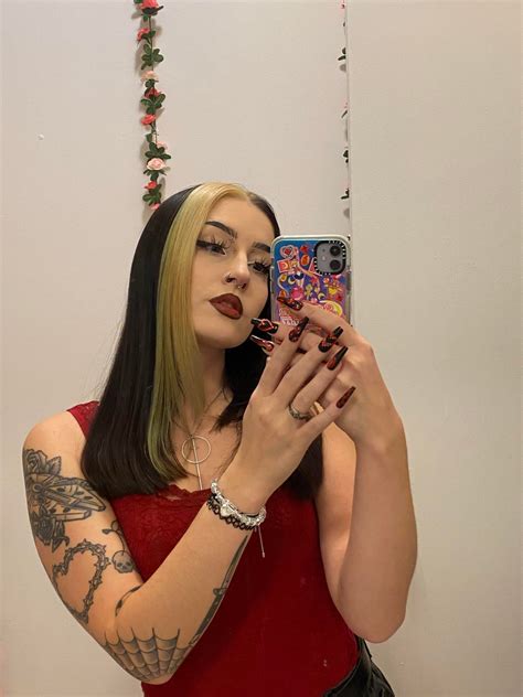 Any Love For A Chubby Goth Girl 🥺🖤 Rgothgirls