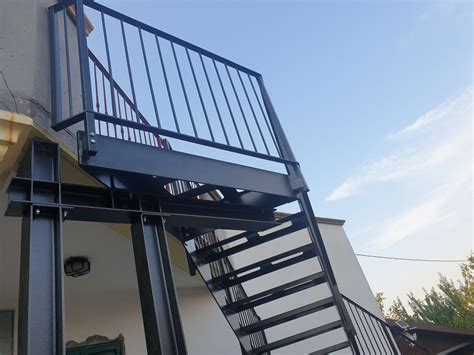 Realizzazione Scala Esterna In Acciaio S275 Per Accesso Al Piano Primo