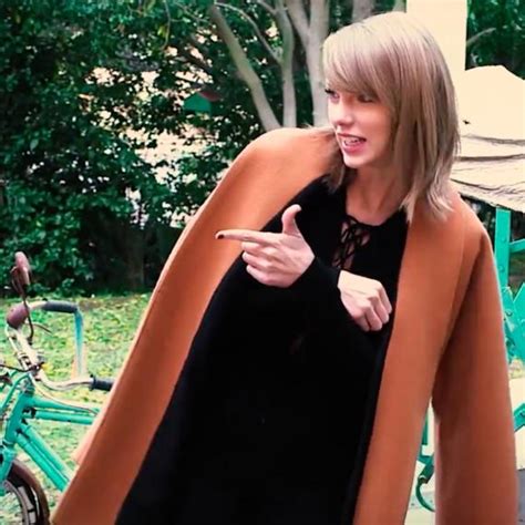 Watch Taylor Swift Gave Us A Tour Of Her House Her Cats And A Weird