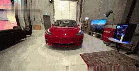 國產版「model3」李書福瞄準特斯拉，網友：在向寶駿學習嗎？ 每日頭條