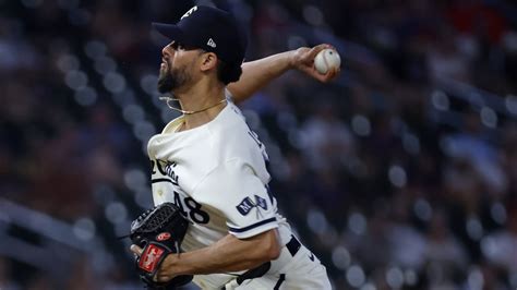 Twins Marlins Swap Righty Relievers With Dylan Floro To Minnesota And