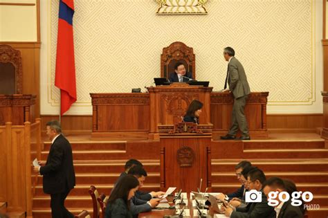 Эрх барьж буй нам өөрт ашигтайгаар Сонгуулийн хуулийг өөрчилдөг практик 8 сонгуульд давтагдсан