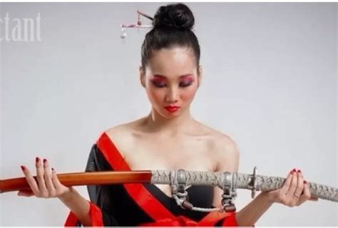 Profil Dan Instagram Virly Virginia Model Yang Terlibat Film Keramat Tunggak Rumah Produksi