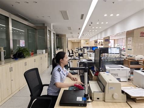 国家税务总局安徽省税务局 工作动态 市税务局第二税务分局与市不动产登记中心联合开展“交房即办证”便民惠民活动