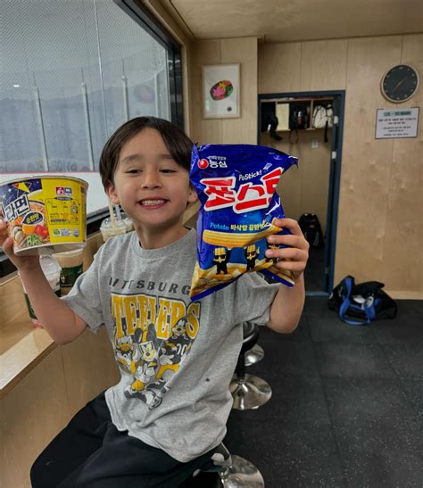 벤틀리 해밍턴 Bentley Hammington 오늘은 내생일🎉🎉🎊🎂🎂 생일날 아빠도 형도 바빠서 형아 따라온 링크장에서