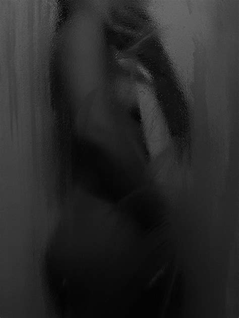 после душа в 2025 г Женская портретная фотография Идеи для фото Дерзкие фотографии