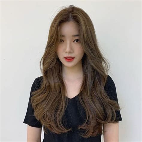 ตัดด่วน ทรงผมยาวสไลด์แสกกลางแบบนี้ สาวเกาหลีกำลังฮิต