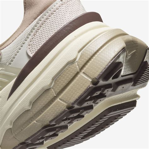 나이키 V2k 런 우먼스 세일 브라운 오피셜 이미지 공개 슈프라이즈 컬처