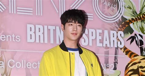 [td포토] 서강준 화사한 옐로우 항공 점퍼