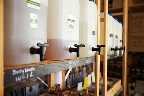 지속 가능한 플라스틱 무료 식료품가 게에서 몸과 미용 제품을 위한 디스펜서 0명에 대한 스톡 사진 및 기타 이미지 0명 남아프리카공화국 문제 Istock