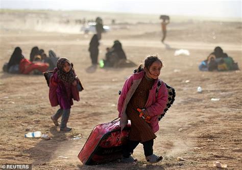 Hundreds Of Isis Jihadis Surrender As They Leave The Groups Final
