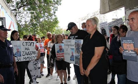 Жители на Цалапица на протест пред Прокуратурата в Пловдив