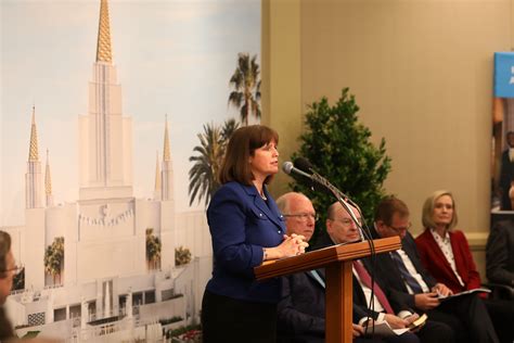 Oakland California Temple Opens Doors To The Public After Renovation