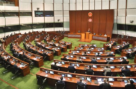 立會討論中史列作高中必修科議案 議員憂師資不足或礙成效 新冠疫情專頁