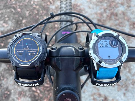 Instinct 3 Řada Důvodů Proč Je Verze Amoled Lepší Než Solar S černobílým Displejem Rychlost