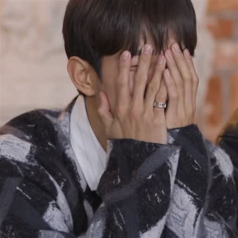 로쉐 On Twitter 왜냐하면 그때 순은 다 찢어져 허벅지가 훤히 보이는 청바지에 라이더 자켓을 입고 있었거든 워낙 술을 많이 마신 상태에서 했던 섹스였기에 못