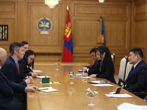 Францын элчин Сэбастиан Сүрүн Ерөнхий сайд Л Оюун Эрдэнэтэй уулзахдаа Э Макроны Монголд хийх