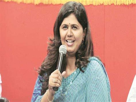 पंकजा मुंडे घेणार राजकीय ब्रेक म्हणाल्या भाजप सोडणार नाही पक्षादेश