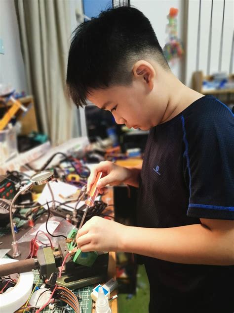 Self Taught 11 Year Old Coder From China Is Now Building His 2nd Rocket