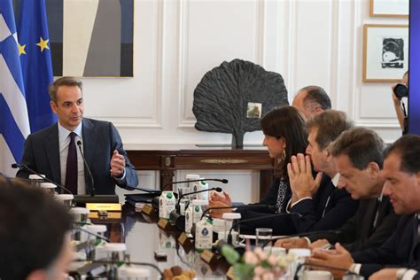 Μητσοτάκης Το σχόλιο στο υπουργικό για τις νέες ταυτότητες Το Κουτί της Πανδώρας